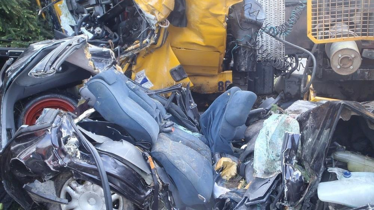 Tragická nehoda poblíž Vlkova blokovala dnes odpoledne dopravu | POŽÁRY ...