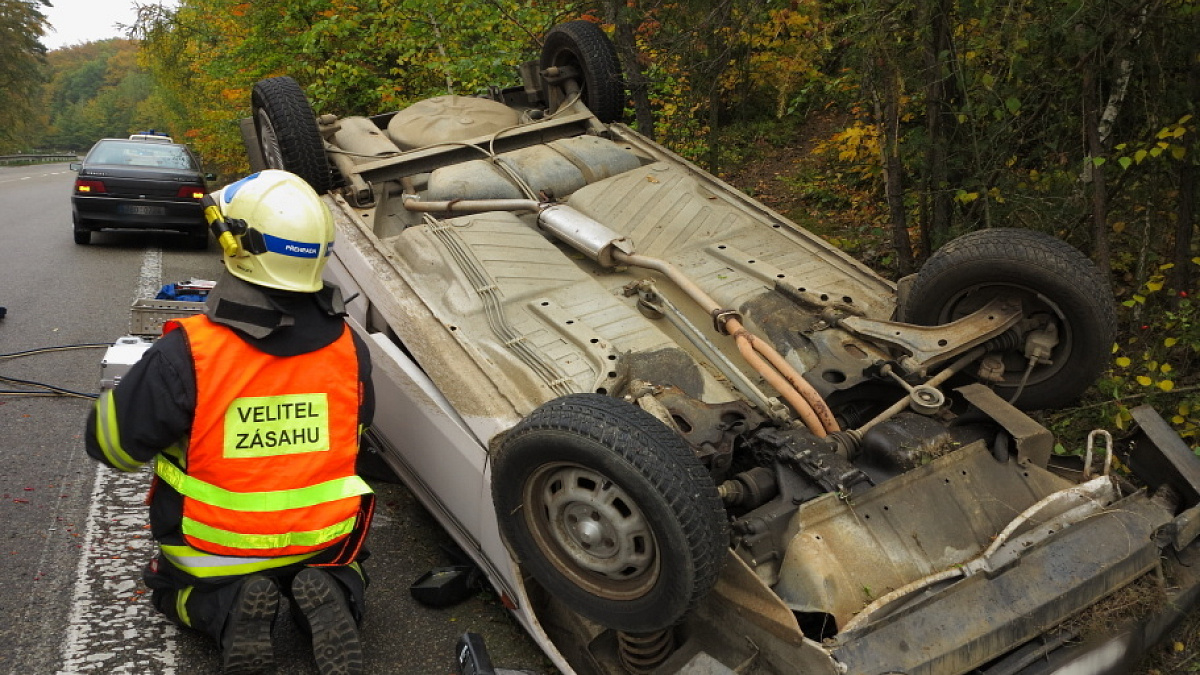 Profesionální hasiči ze stanice HZS Jihomoravského kra­je… | POŽÁRY.cz ...