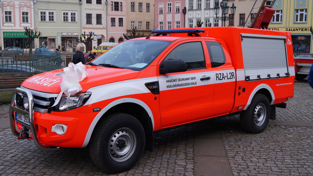 Rychlý zásahový automobil zakoupilo pro Hasičský záchranný sbor město ...