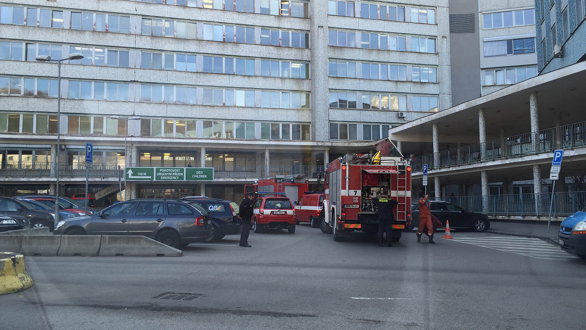 Jednotky HZS Praha ze stanice 7 a 2 a jednotka HZS FN Motol… | POŽÁRY ...