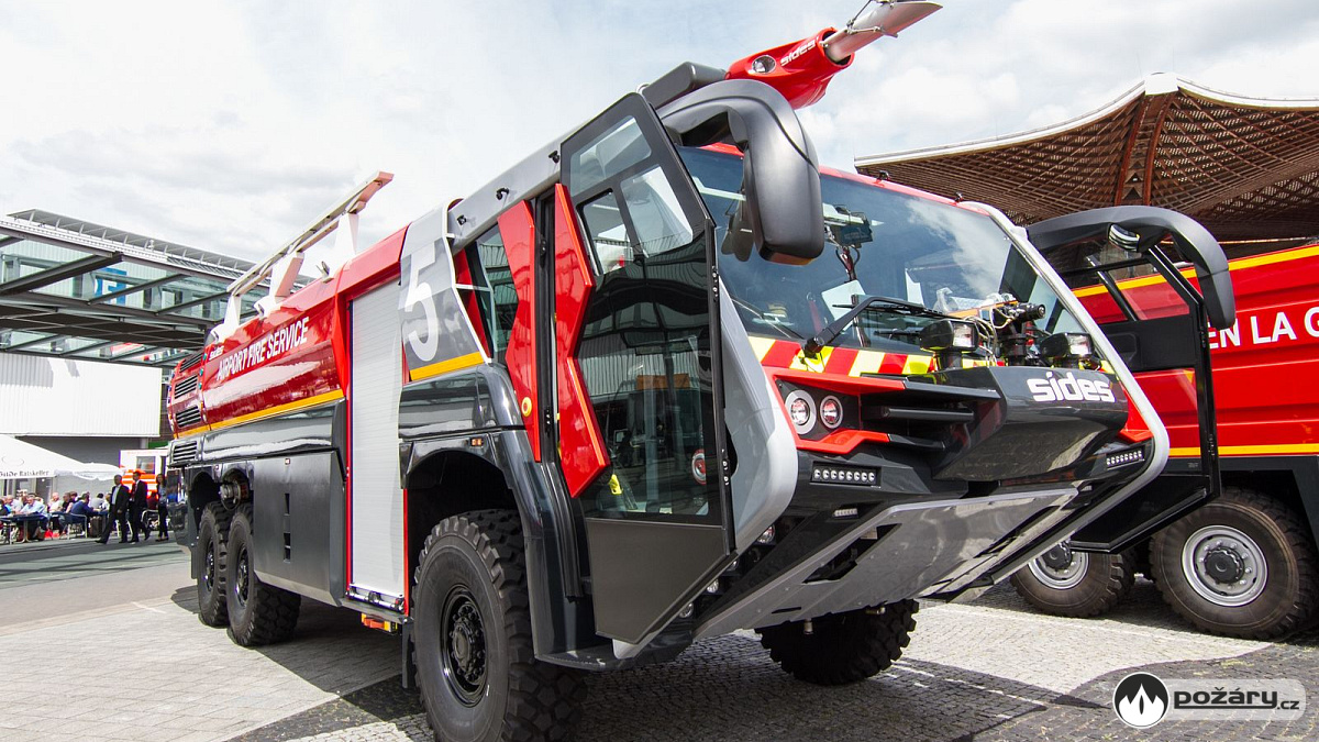 Letištní speciál Sides Sentinel je postaven na podvozku MAN, dokáže jet ...