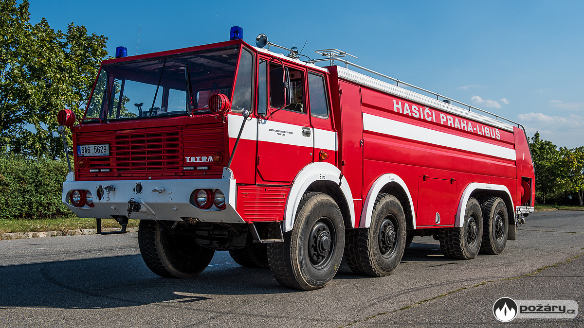 Osmikolová Tatra 813 SLF 18000 od Rosenbauera jezdí u dobrovolné ...