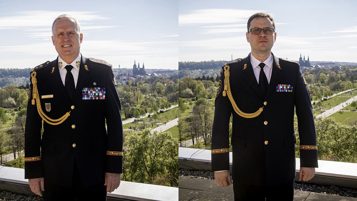 Daniel Miklós je brigádní generál, Vladimír Vlček generálmajor. Povýšil ...