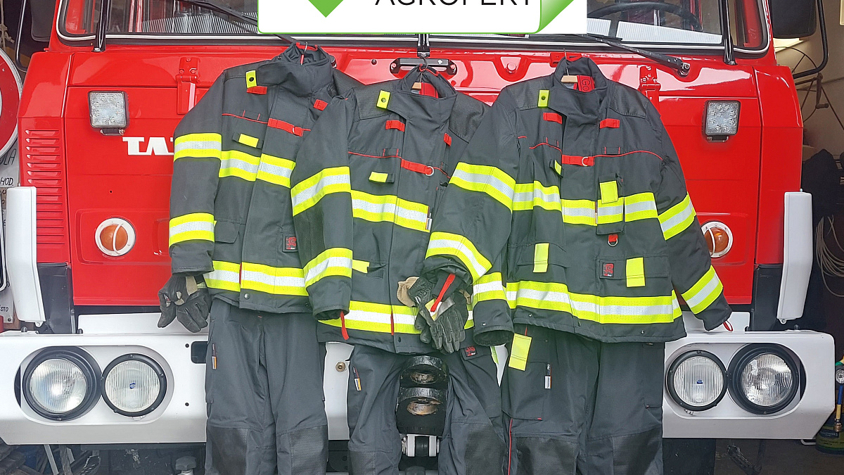 Jednotka v Novém Městě pořídila tři zásahové oděvy FireRex díky ...
