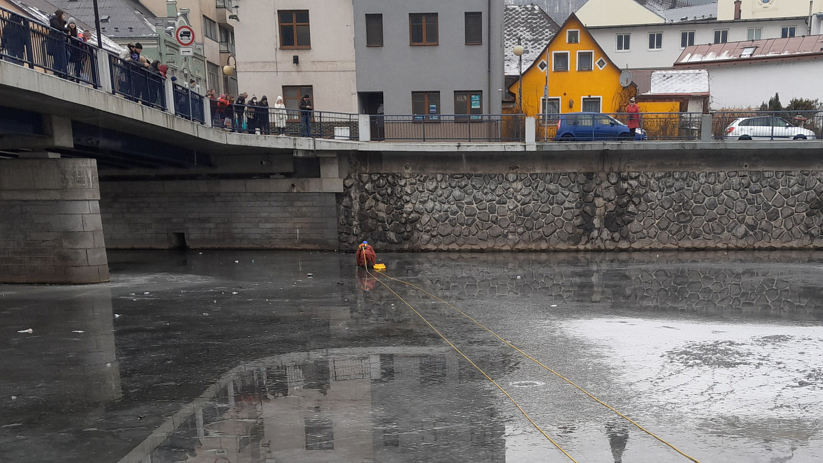 Hasiči ze stanice HZS Semily společně s místní dobrovolnou… | POŽÁRY.cz ...