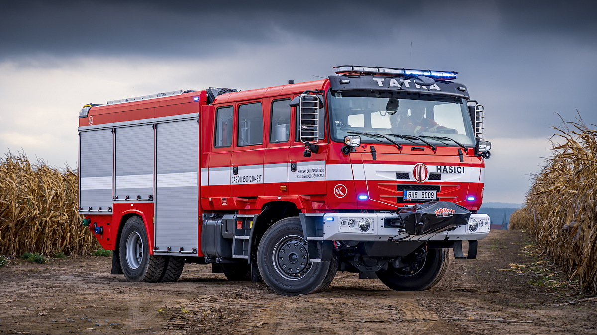 Tatra Terra pro profesionální hasiče z Královéhradeckého kraje je ...