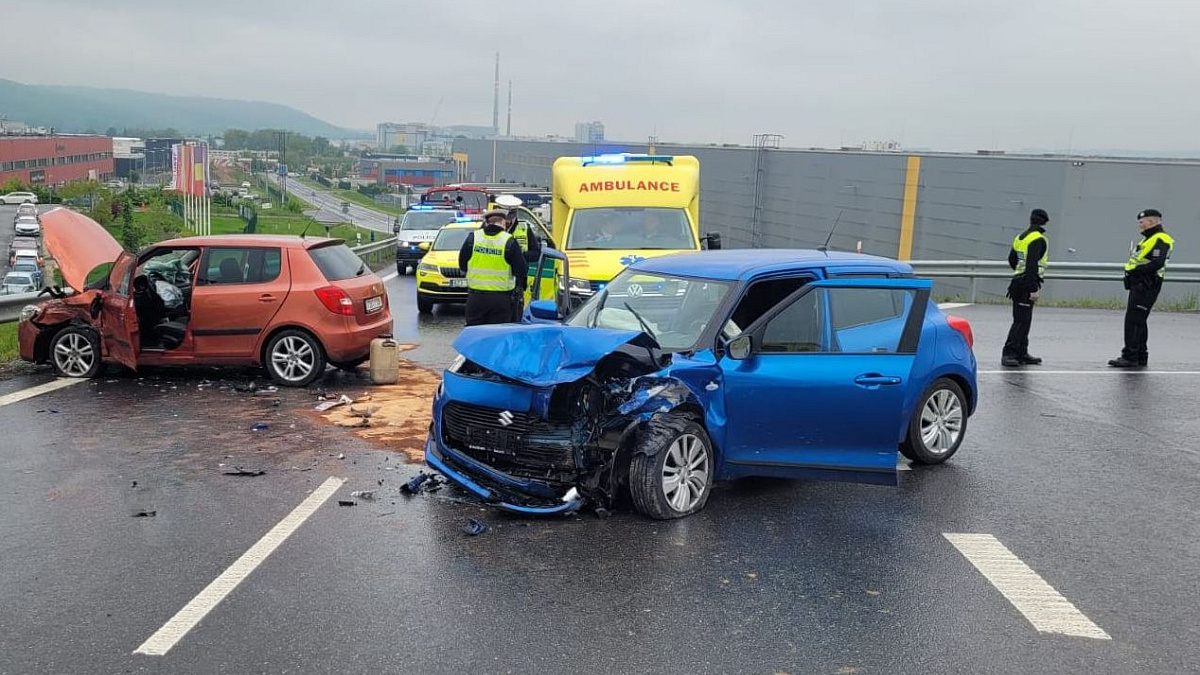 U Pohořelic na Zlínsku zasahovaly složky IZS u dopravní nehody dvou ...