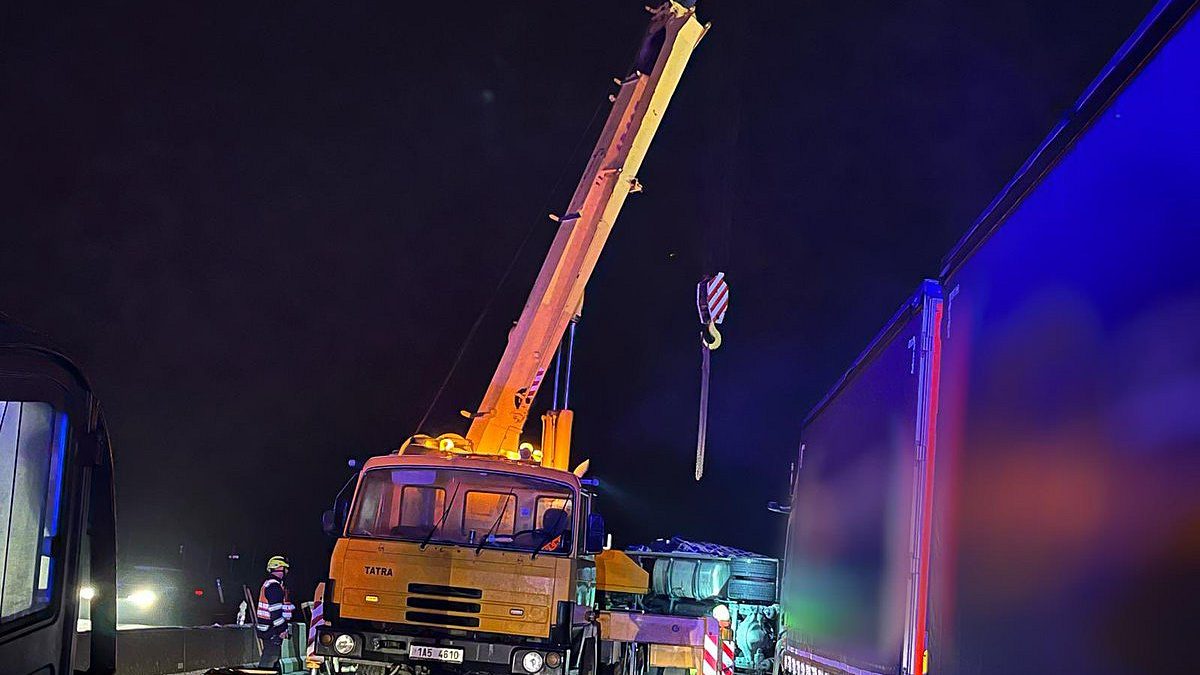 Dálnice D7 u Postoloprt je od noci uzavřená z důvodu nehody… | POŽÁRY ... Dálnice D7 u Postoloprt je od noci uzavřená z důvodu nehody… | POŽÁRY ...