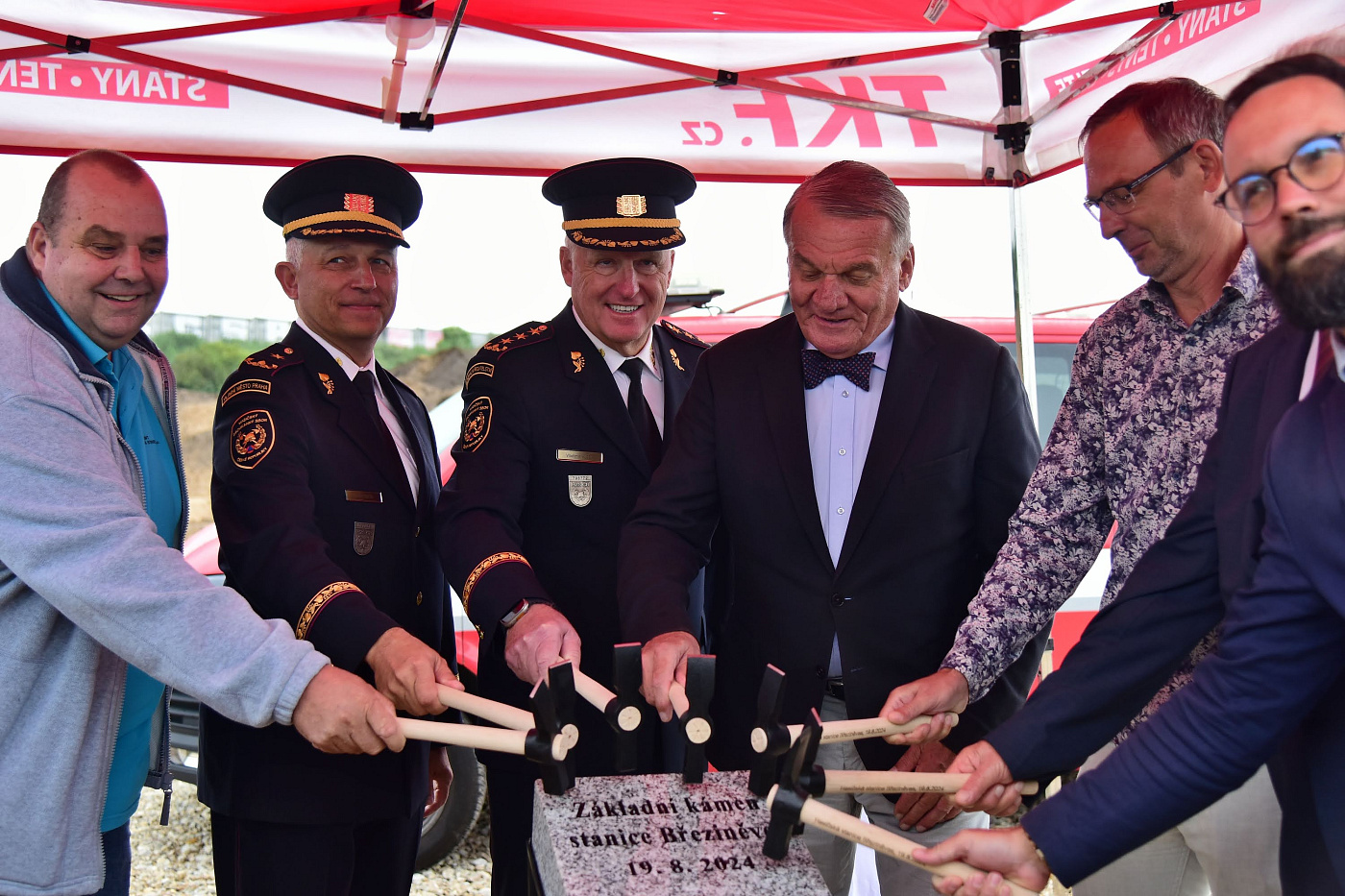 V Březiněvsi se uskutečnilo poklepání základního kamene nové hasičské ...